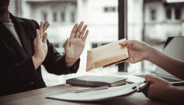 Anketa: Kaj sploh je integriteta? | Mlad.si